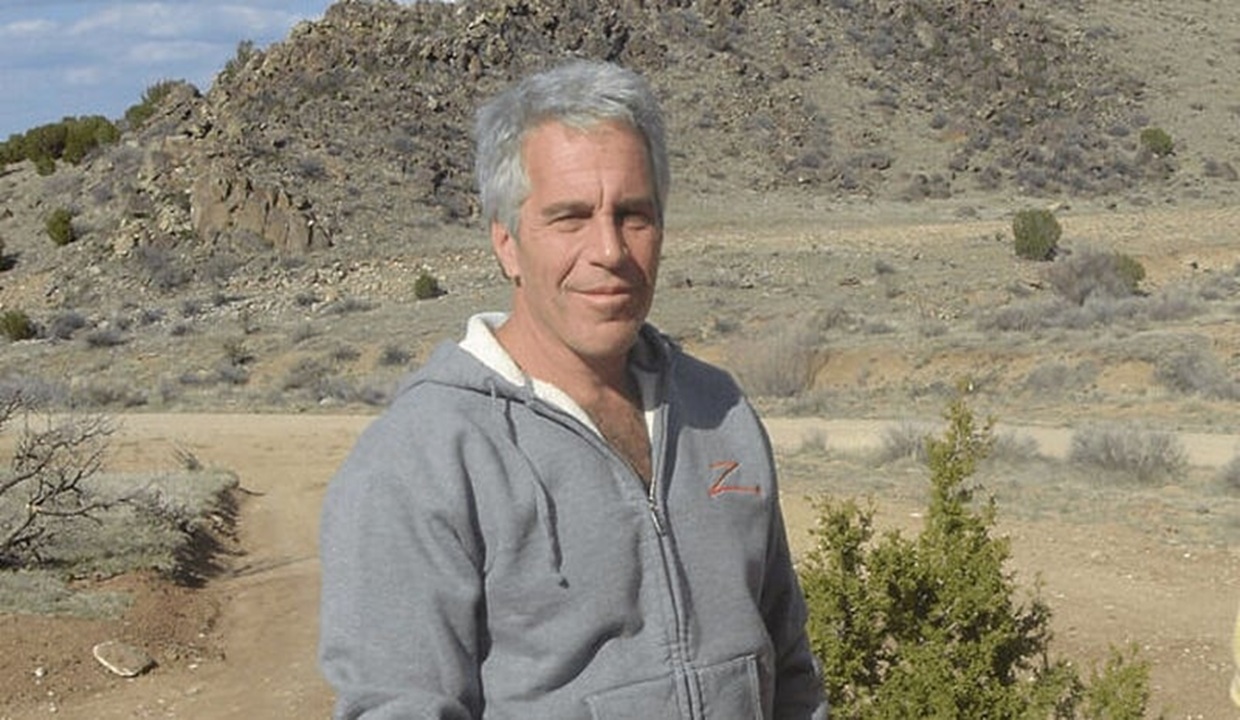 Así preparaba Jeffrey Epstein a sus víctimas para presentarlas