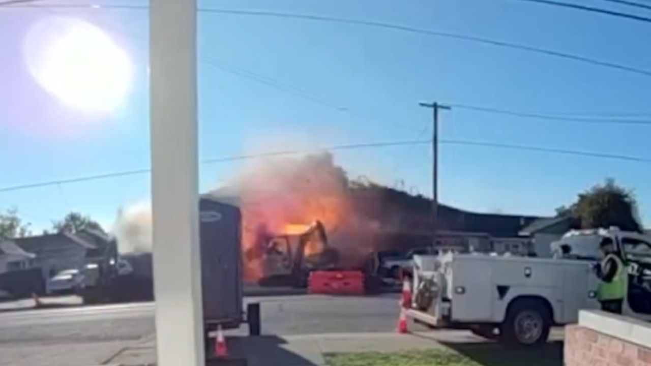 Explosión en California: fuga de gas arrasa casa y deja seis heridos graves