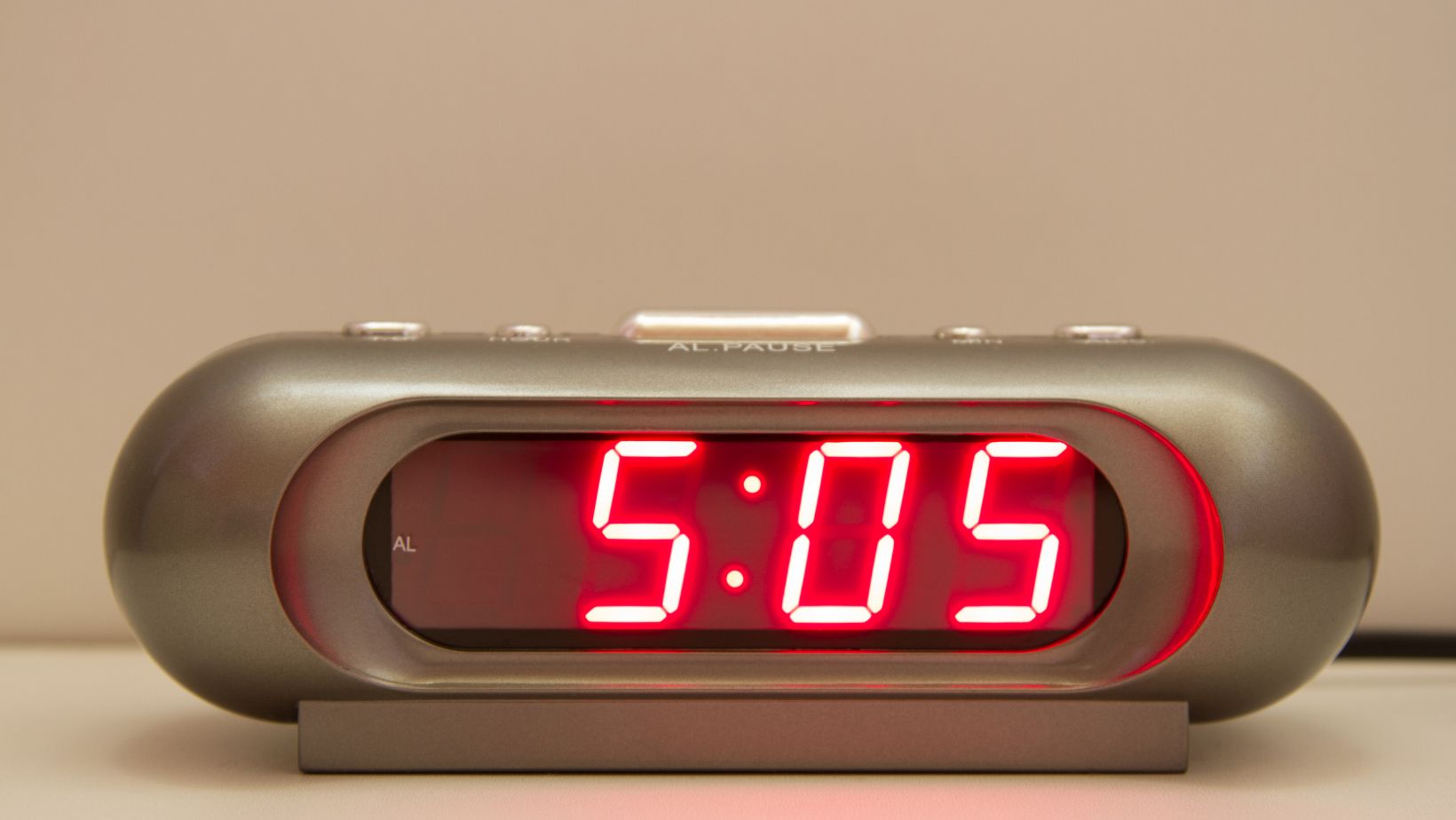 Numerología: ¿Qué significa soñar con la hora 5:05?