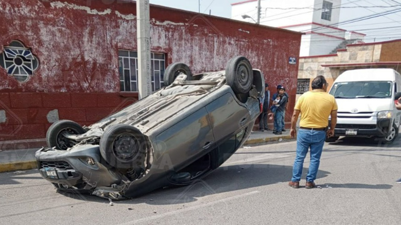 Volcadura en la colonia 20 de Noviembre, Puebla, deja un herido hoy