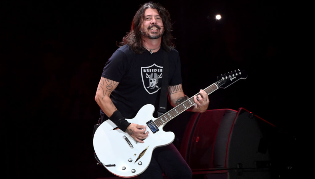 Dave Grohl pide perdón a su esposa y revela que tuvo una hija