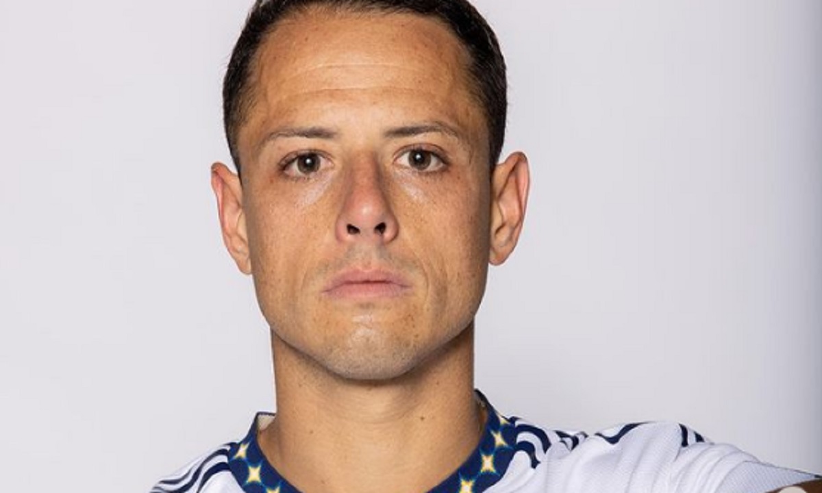Chicharito Hernández recibe multa y apercibimiento de la FMF tras polémicos videos
