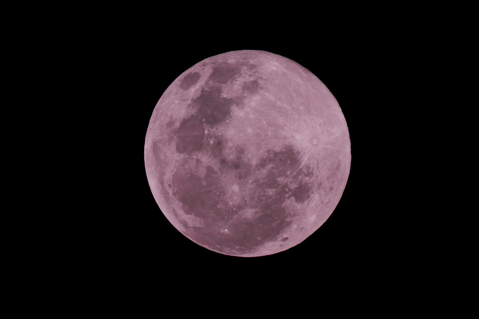 Qué es y cómo ver la Luna rosa en abril de 2026