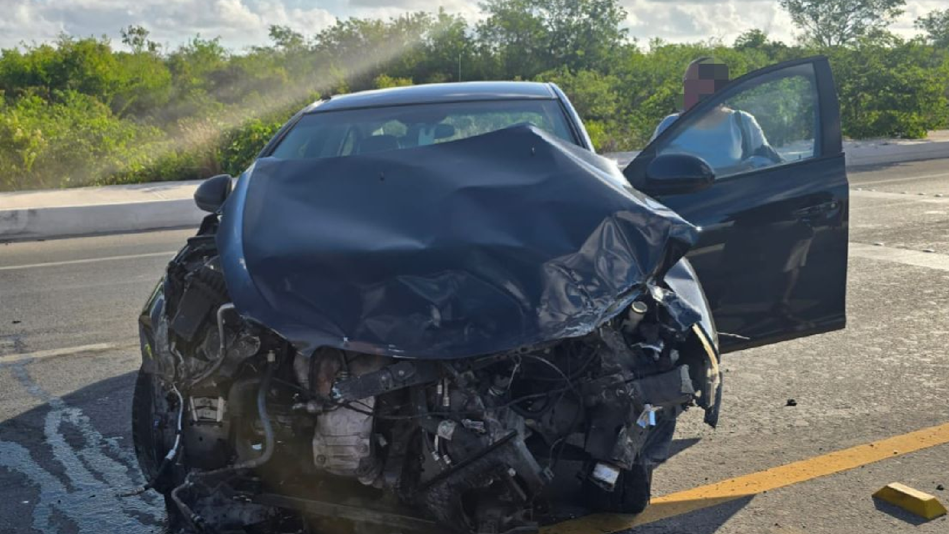 ¡Precaución! Lunes con accidente en la Avenida Chac Mool de Cancún, hay un lesionado