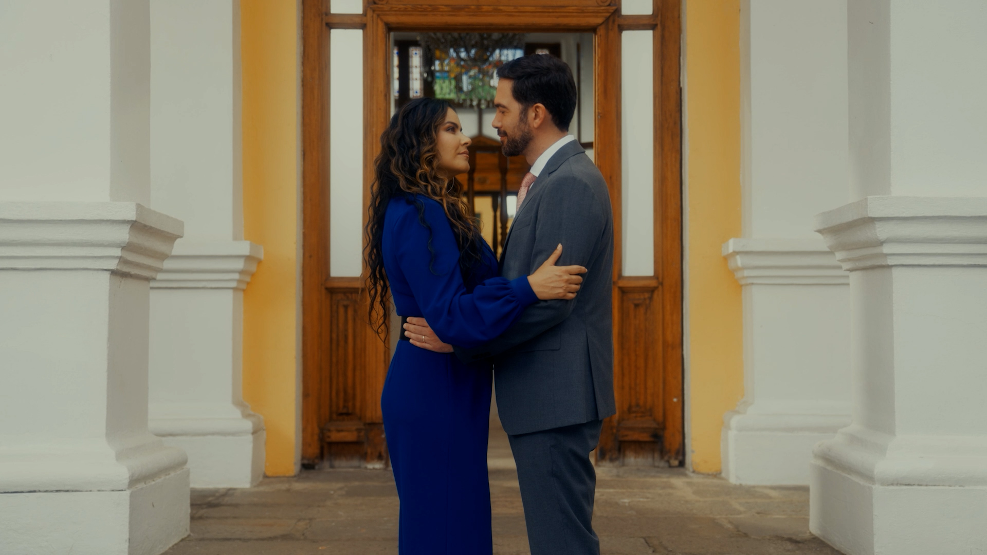 Cautiva por Amor, una historia de amor, pasión y venganza.