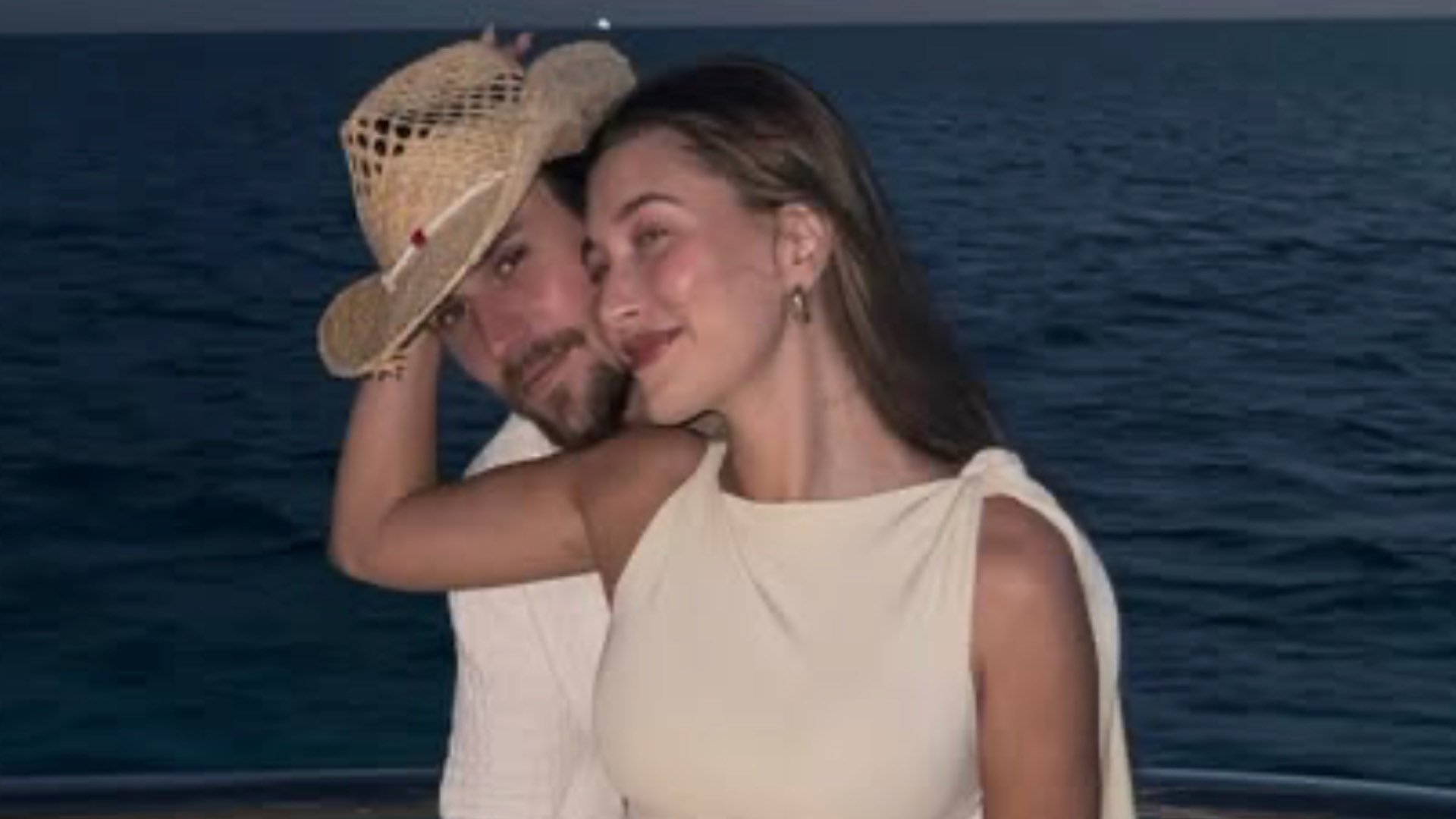 Justin Bieber borra comentario en fotos de Hailey Bieber tras críticas en su contra