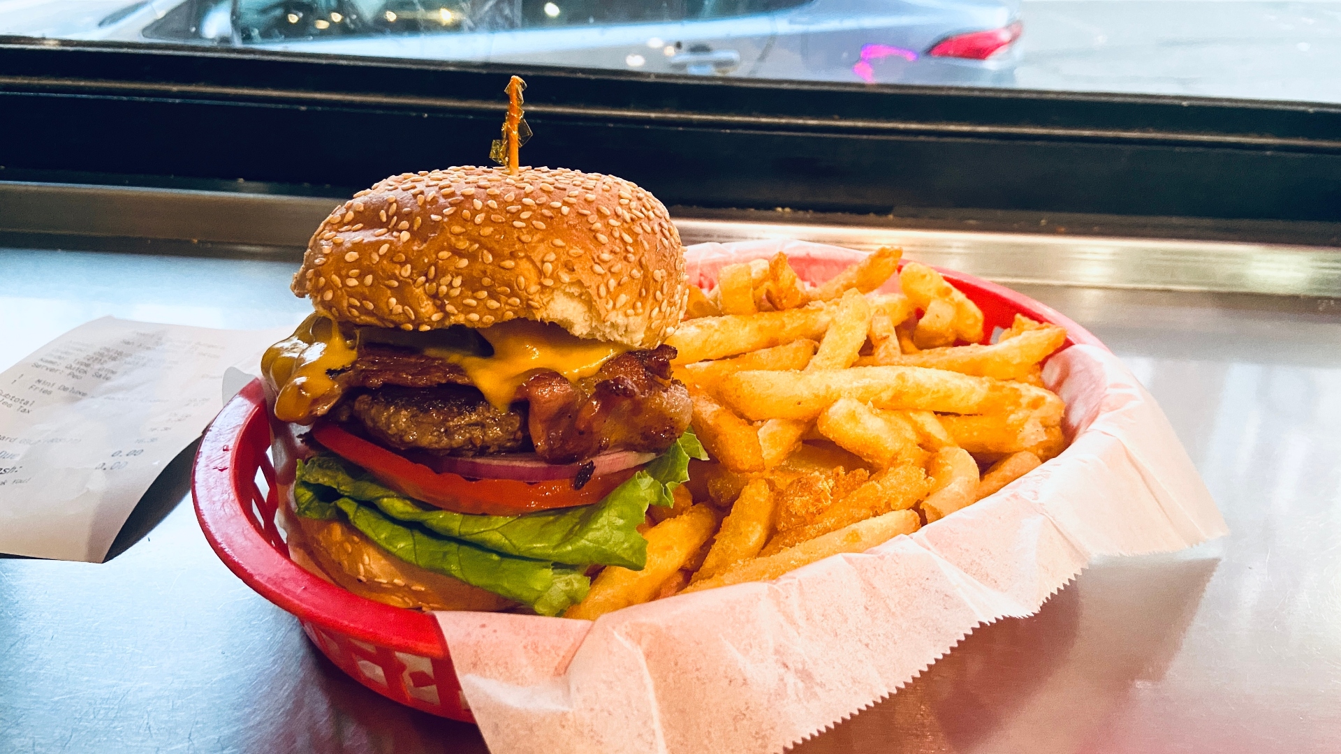 ¿Desaparecerá?: tambalea una cadena de hamburguesas insignia de California