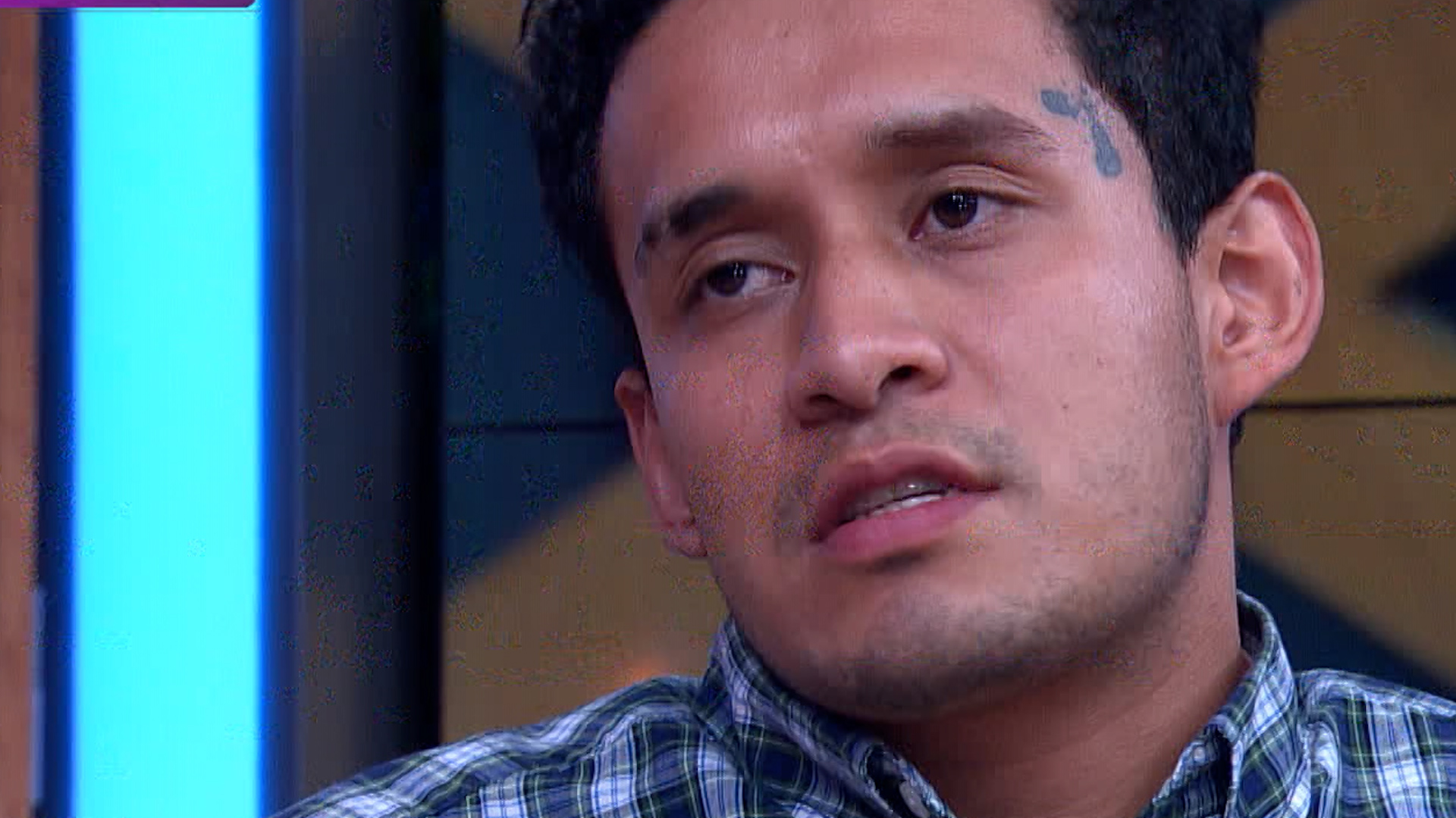 Pedro no terminó la prepa y vende productos clon
