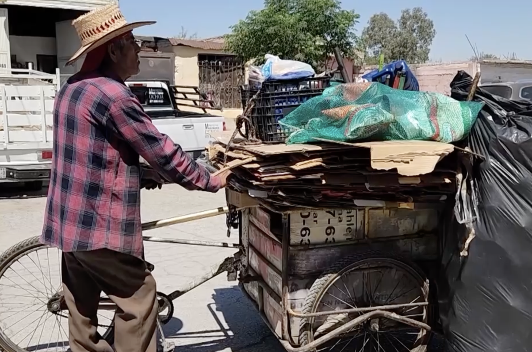 Don Humberto: El lagunero de 69 años que trabaja como velador y recolector