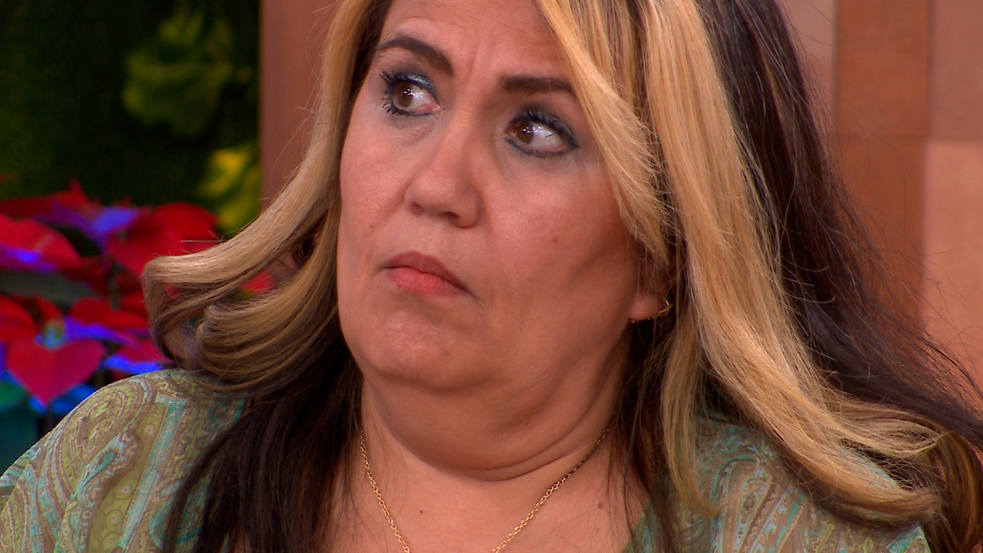 Sonia está molesta porque su papá ama a sus perros y les habla todo el ...