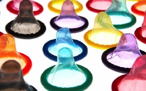 Condón masculino, fundamental en la prevención de ITS