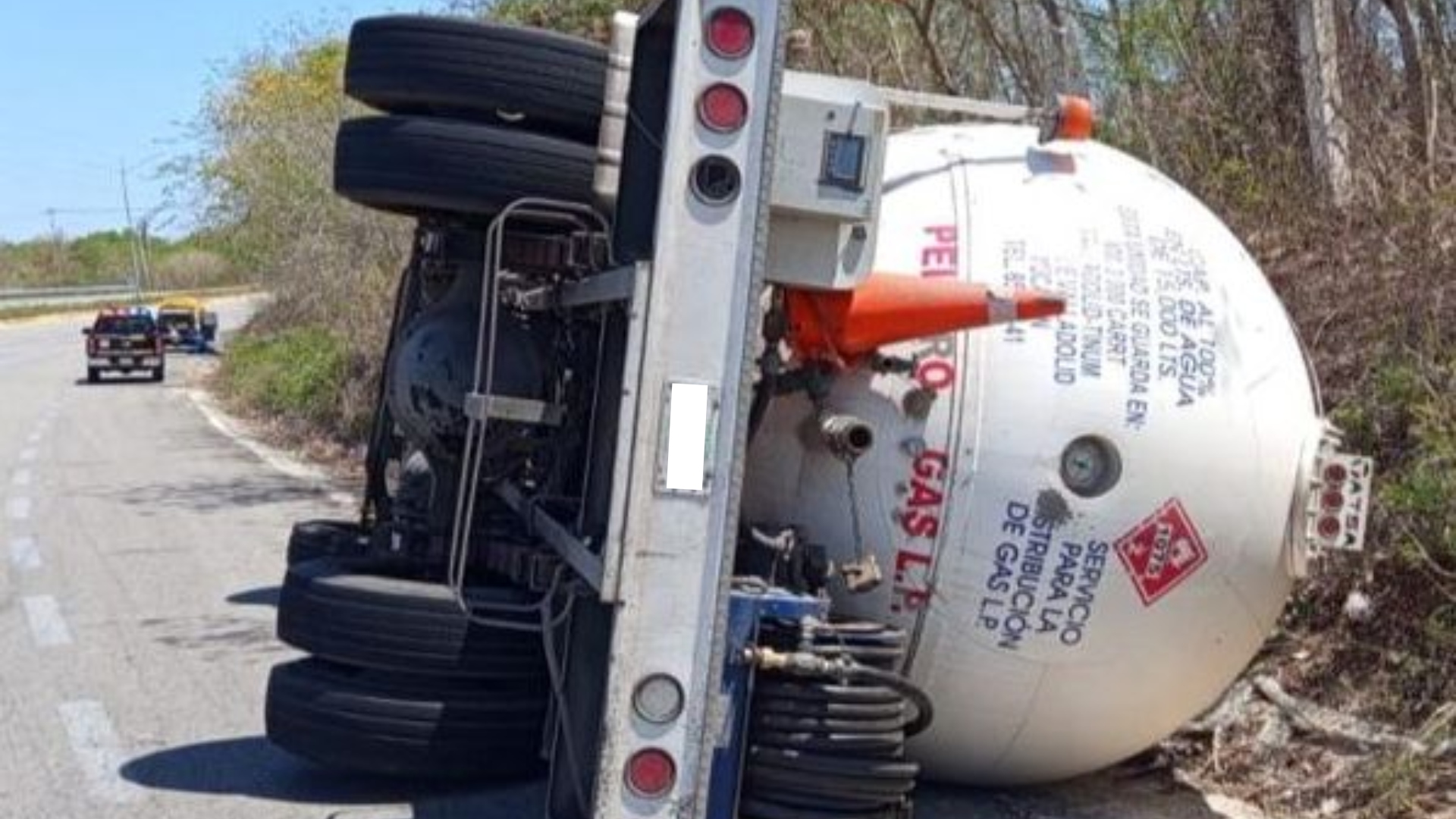 Volcadura de la pipa de gas LP en la Ticumuy - Acanceh: ¿Es seguro para los automovilistas ...