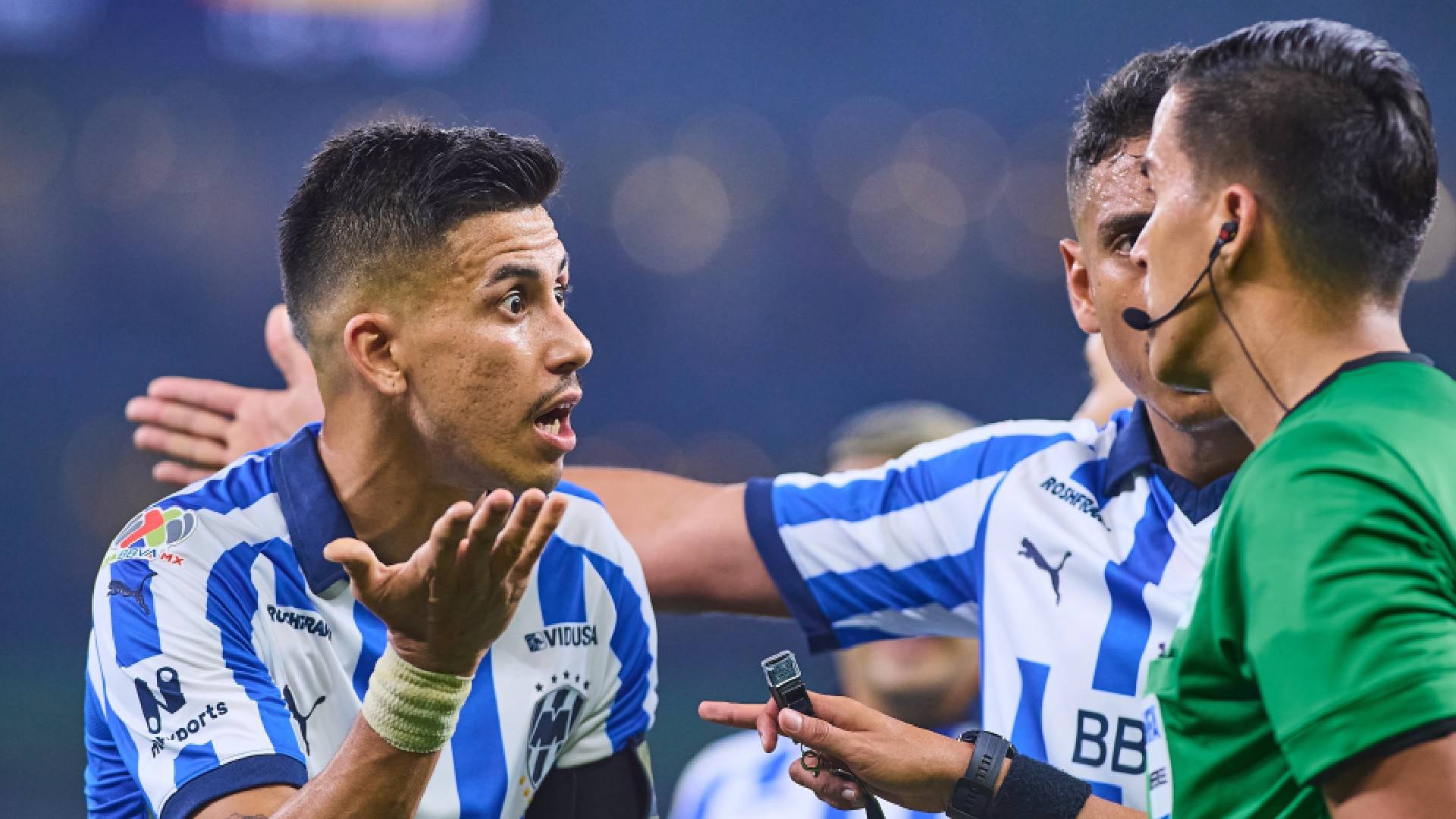 La Comisión de Árbitros reveló los audios del VAR en el Rayados vs Cruz ...