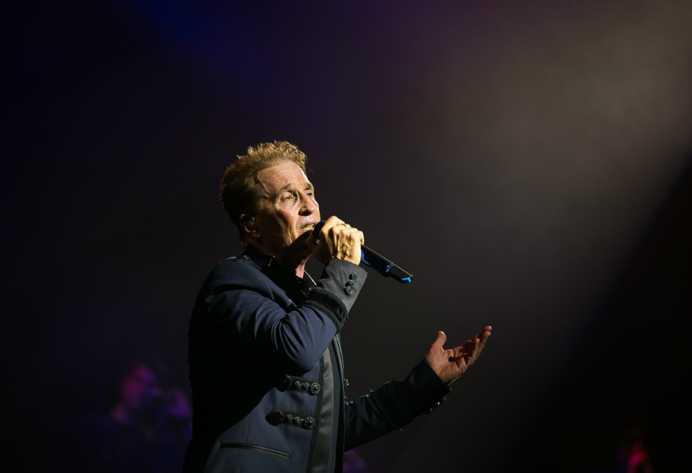 Emmanuel conquista el corazón de Acapulco