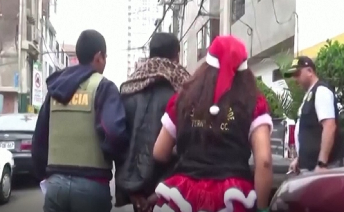 Perú: policías disfrazados de Santa Claus vs. el narcotráfico