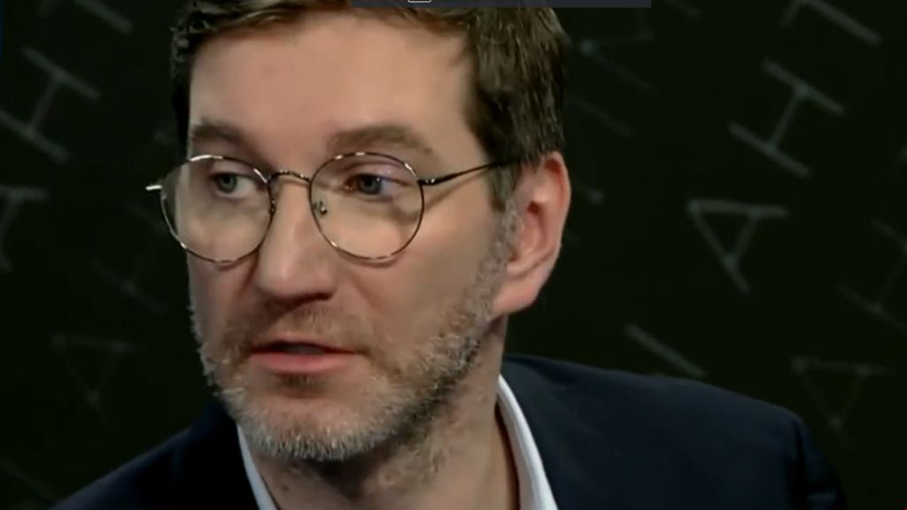 VIDEO: Conductor de tv insta a quemar a los niños ucranianos