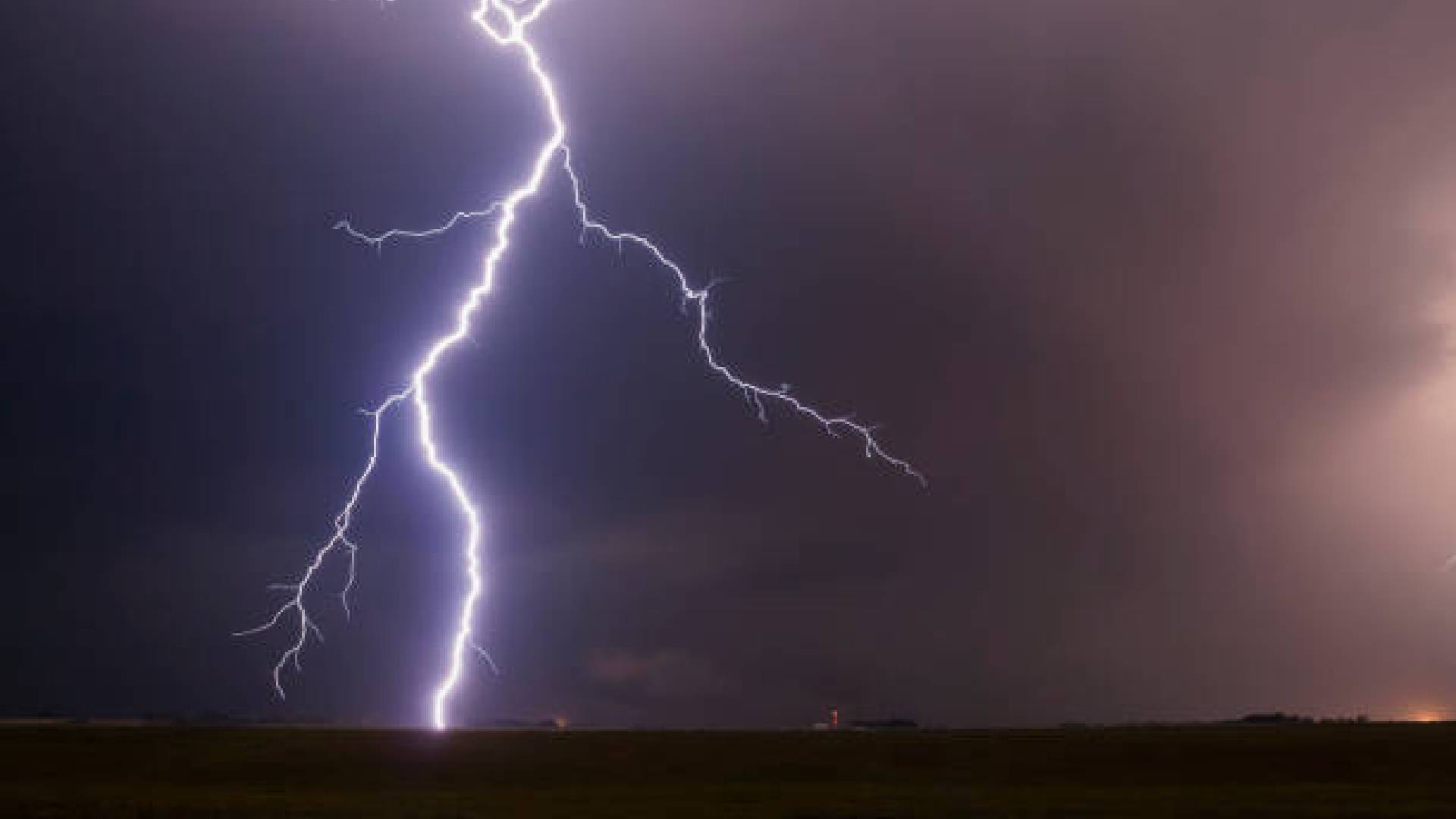 Joven muere tras ser alcanzado por un rayo mientras pescaba en Veracruz