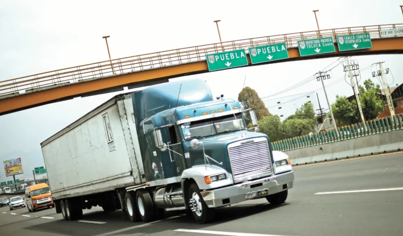 ¿Cómo ser trailero en México? Requisitos, edad y cuánto cuánto ganan al mes