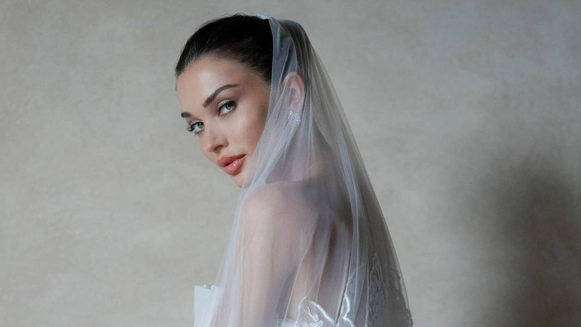 Se casó Chuck Bass: todo sobre su esposa Amy Jackson