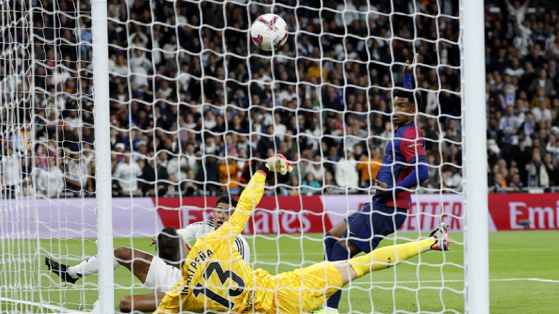 Así fue la increíble atajada de Iñaki Peña en el Real Madrid vs Barcelona