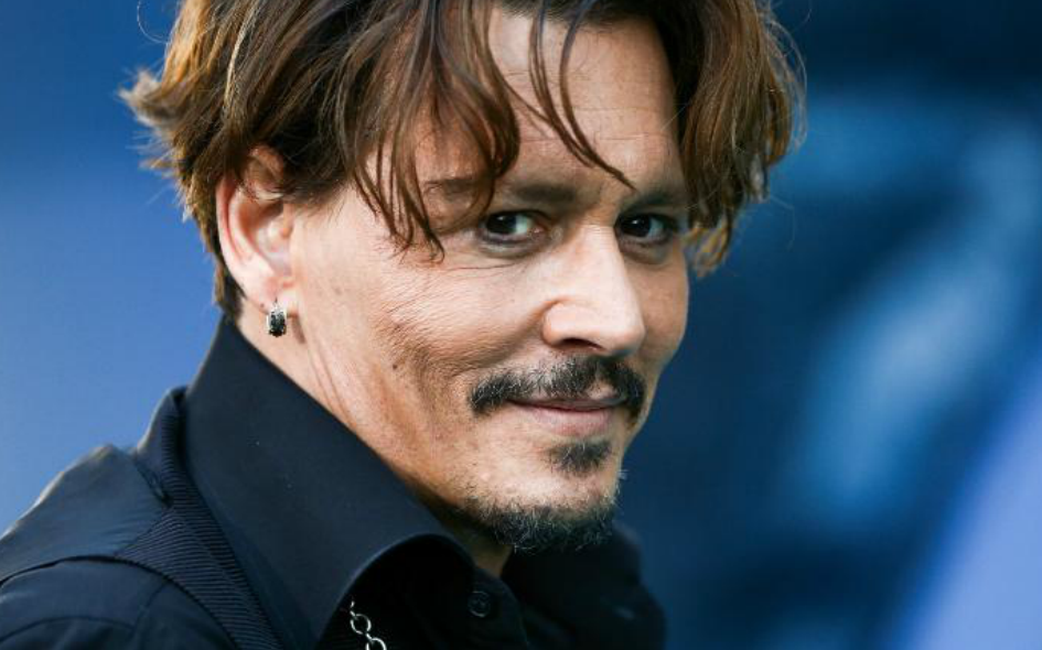 Johnny Deep presenta a su nueva novia, ¡y es 30 años menor que él!