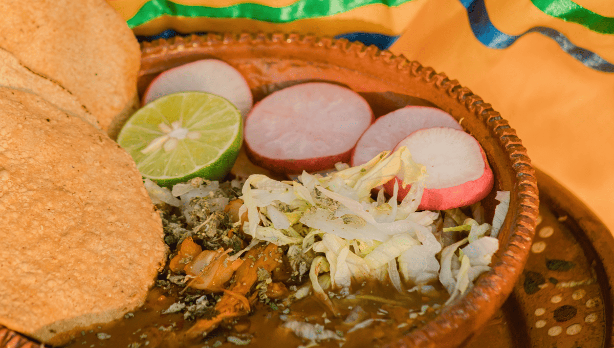¿Por qué se le pone cal al maíz de pozole, según los chefs?