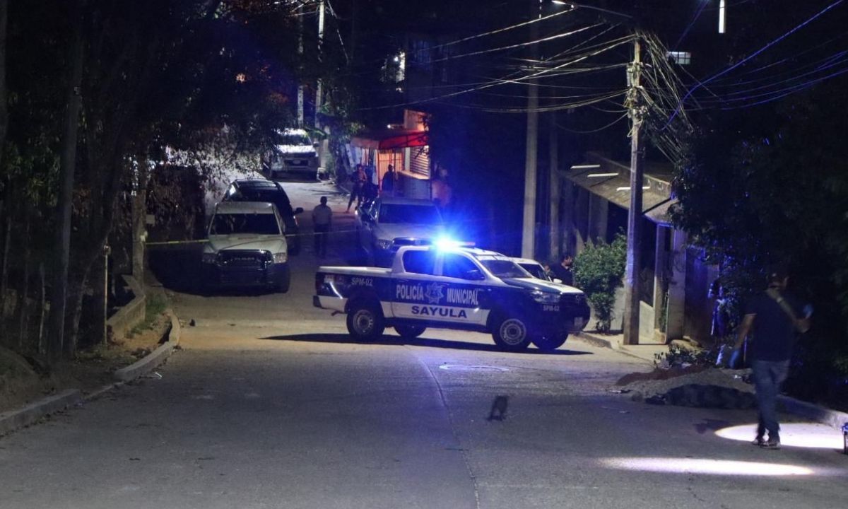 Balacera cobra dos vidas, incluyendo una embarazada en Sayula de Alemán