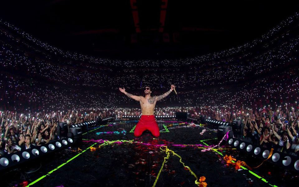 Maluma se desnuda en concierto en la Arena Ciudad de México