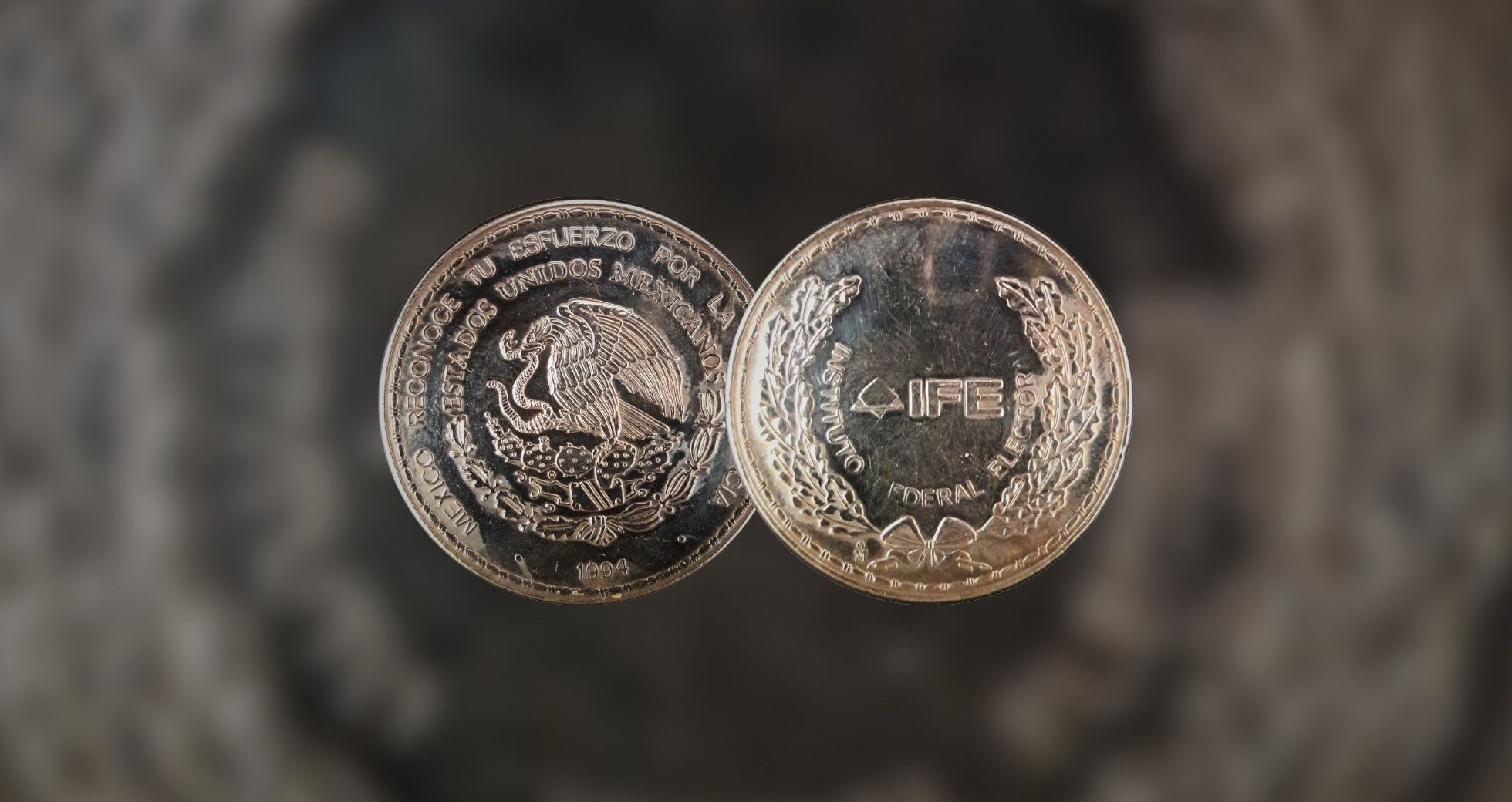 ¿Cómo es la moneda del IFE que vale 200,000?