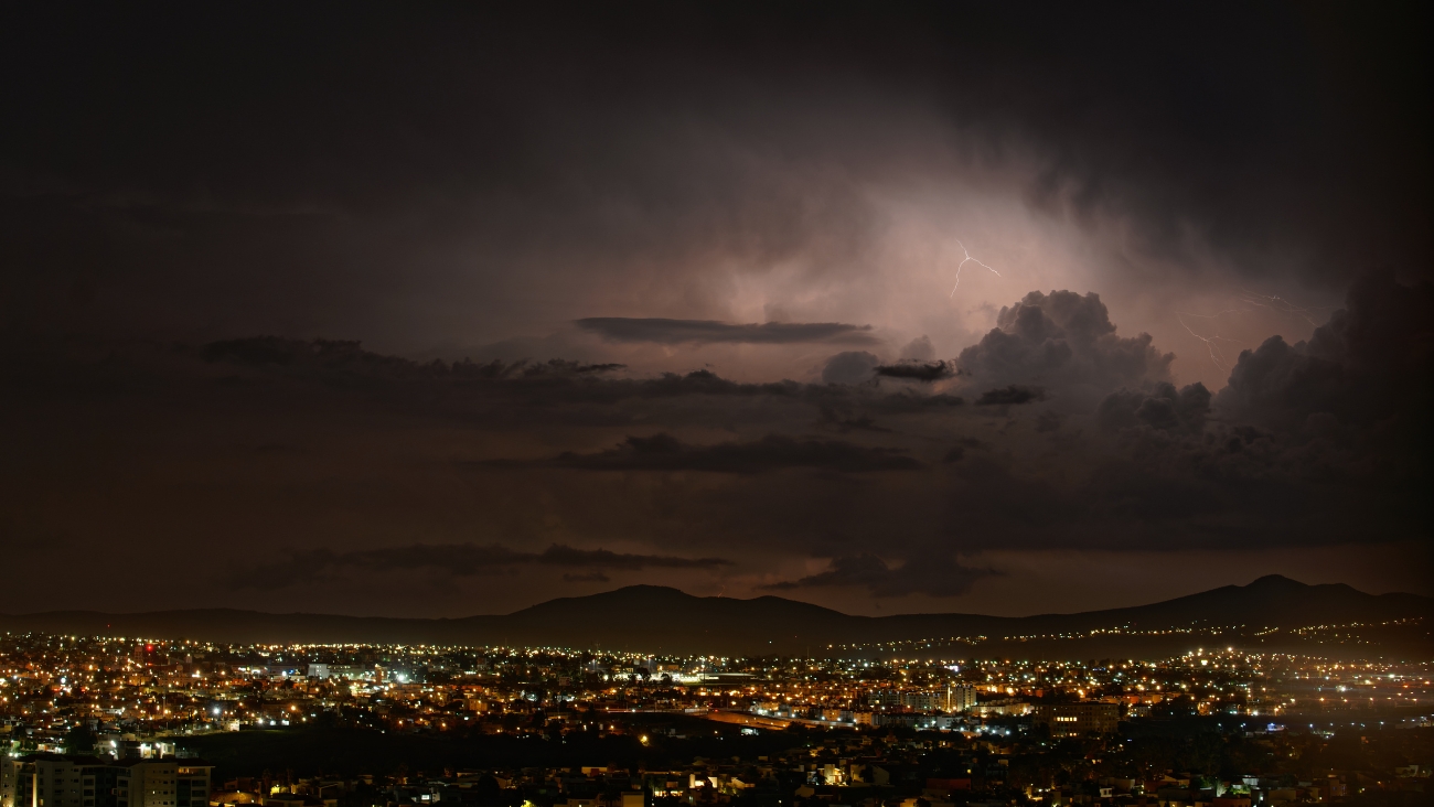 Año Nuevo bajo agua y hielo en todo México; inundaciones en el sureste ...