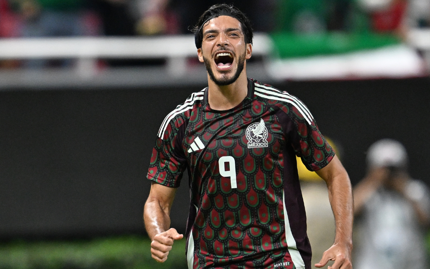 Raúl Jiménez se burla de Chivas por perder contra el América