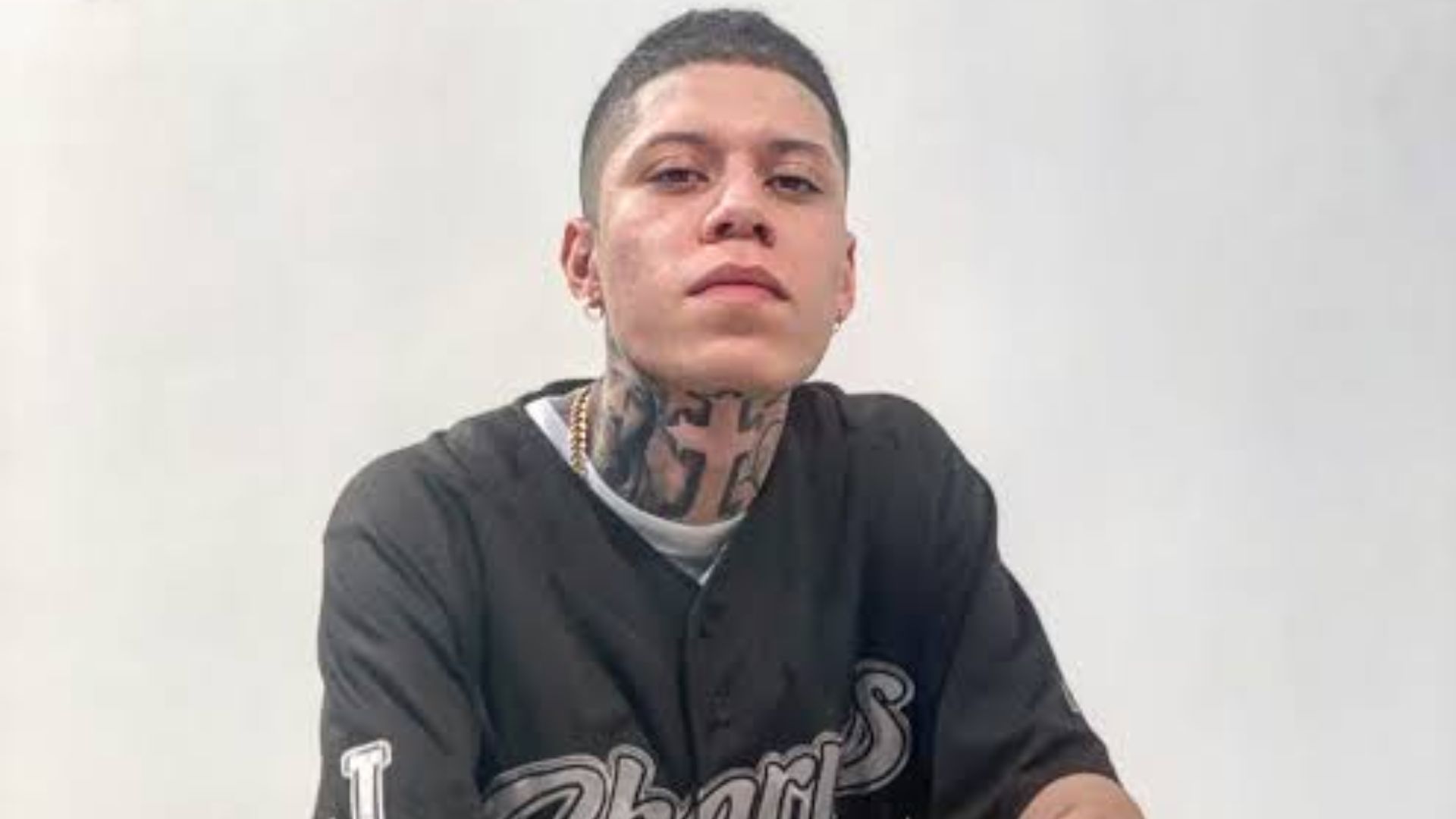 ¿Santa Fe Klan deja el rap? El cantante es captado vendiendo elotes en ...