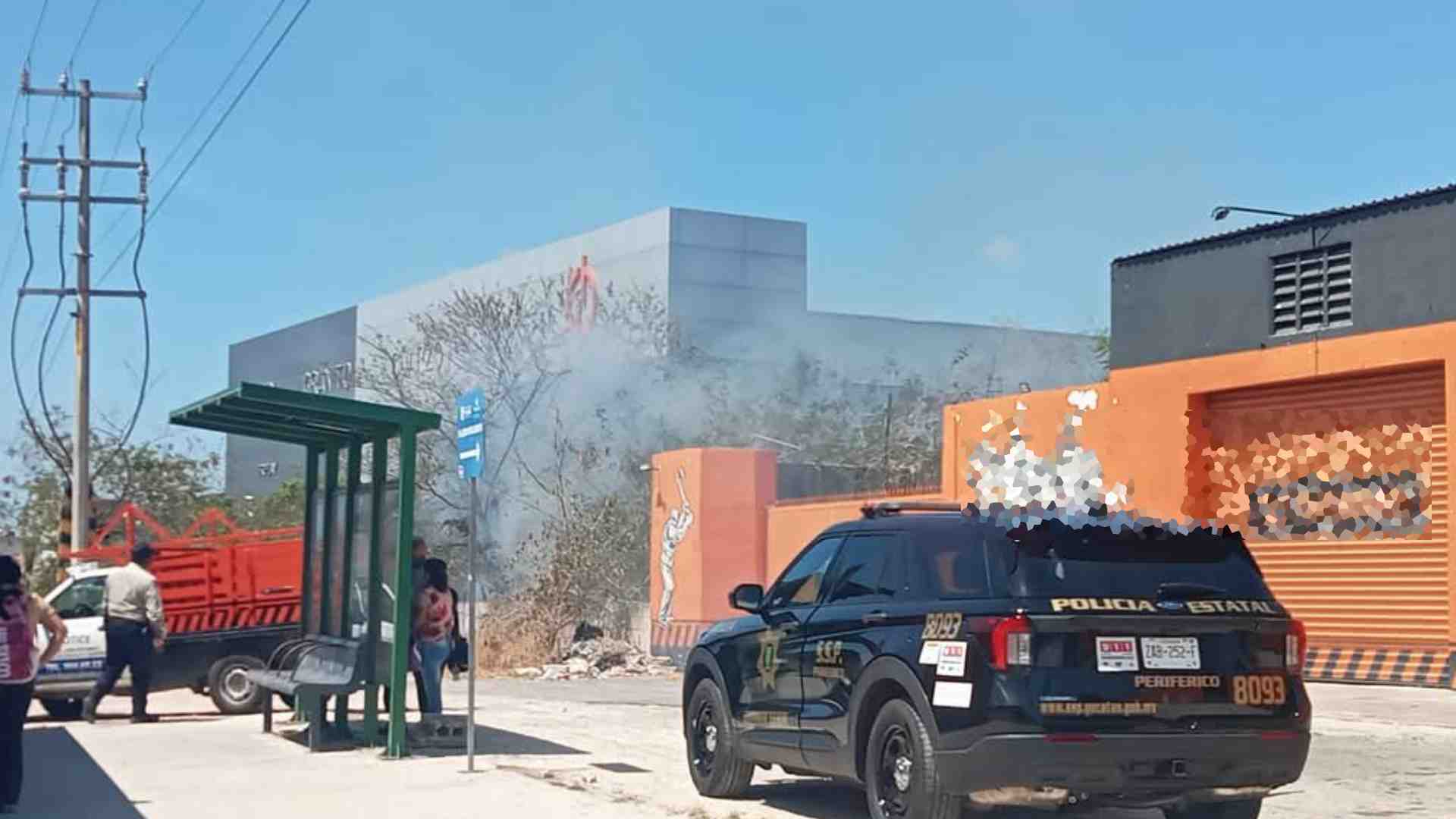 FOTOS: Fuerte incendio desató una densa nube de humo en el periférico ...