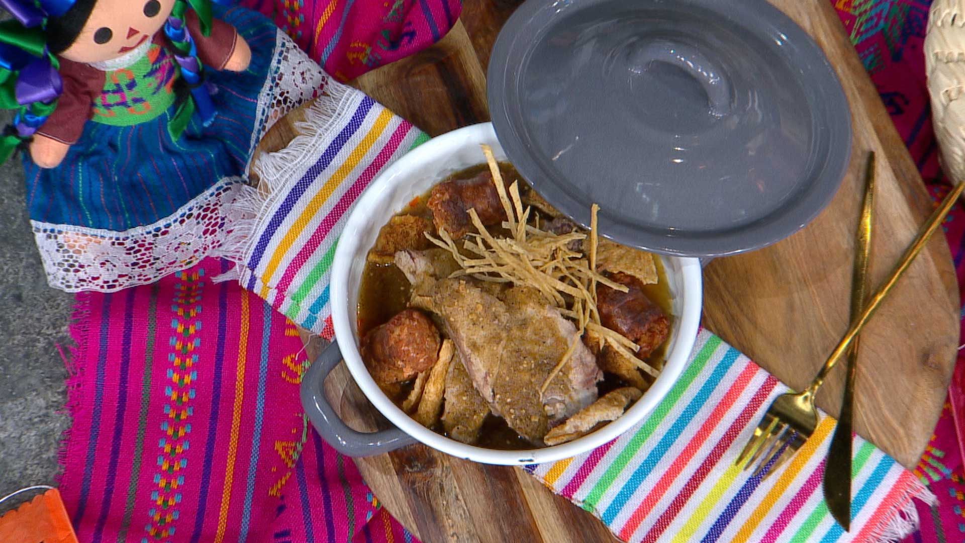 RECETA: Prepara un rico espinazo de cerdo en salsa morita.