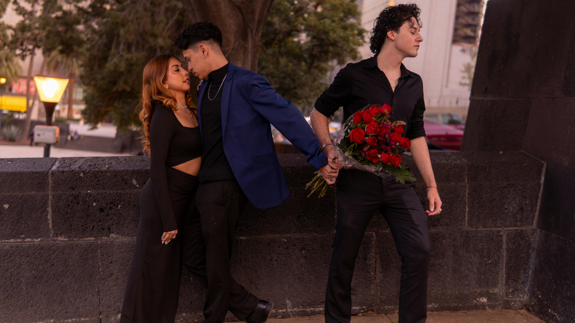 Las relaciones DADT: ¿Qué son y por qué se confunden con el poliamor?