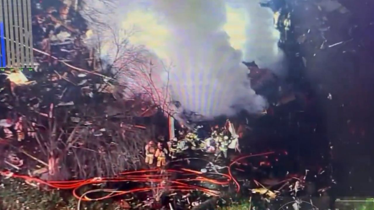 🔴VIDEO: Explosión en casa de Sterling, Virginia deja a un bombero ...
