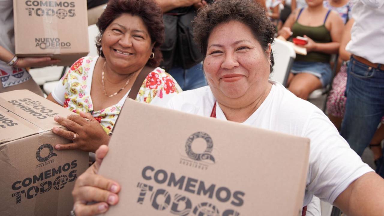 Realizan entrega de miles de apoyos de “Mujer es Vida” en Isla Mujeres