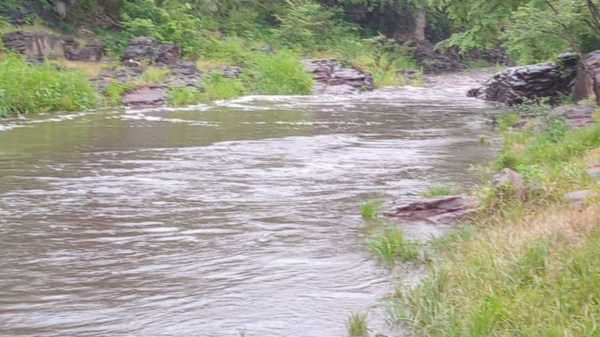 Habilitan albergue en Ocotlán ante el desbordamiento del Río Zula