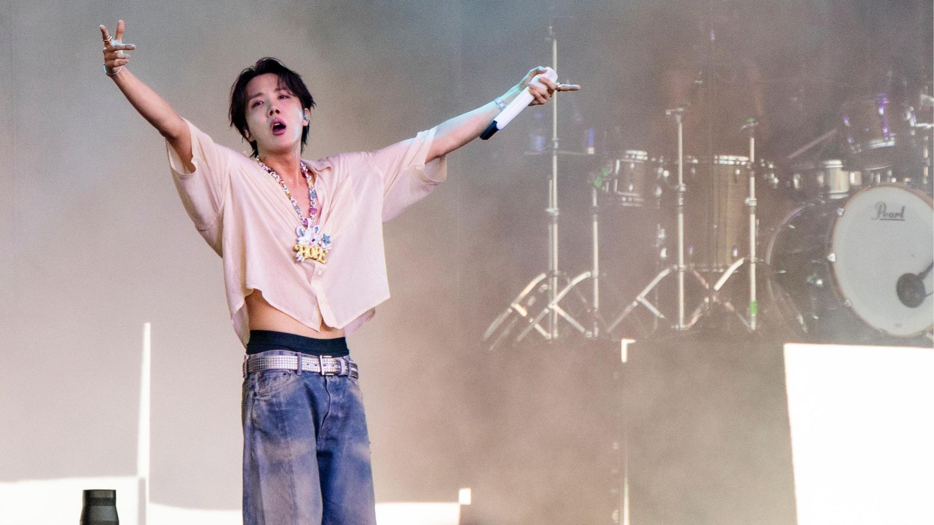 La magia del tour en solitario de j-hope de BTS llegará a salas de todo el mundo con funciones ...