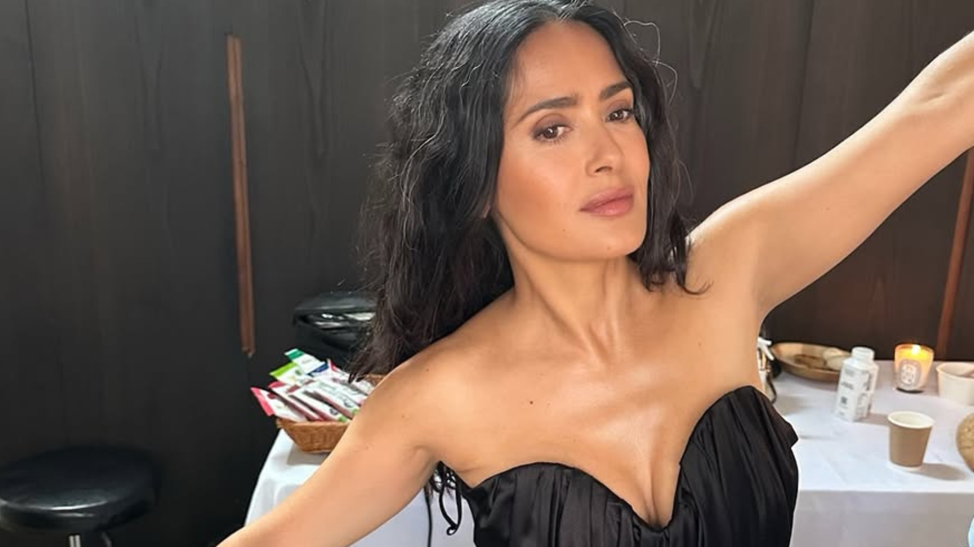 Salma Hayek será presentadora en los Globos de Oro 2025