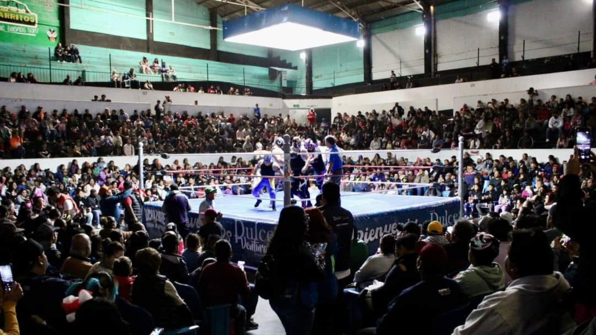 La Arena Querétaro celebra su 42 aniversario con lucha libre de Místico y amazonas