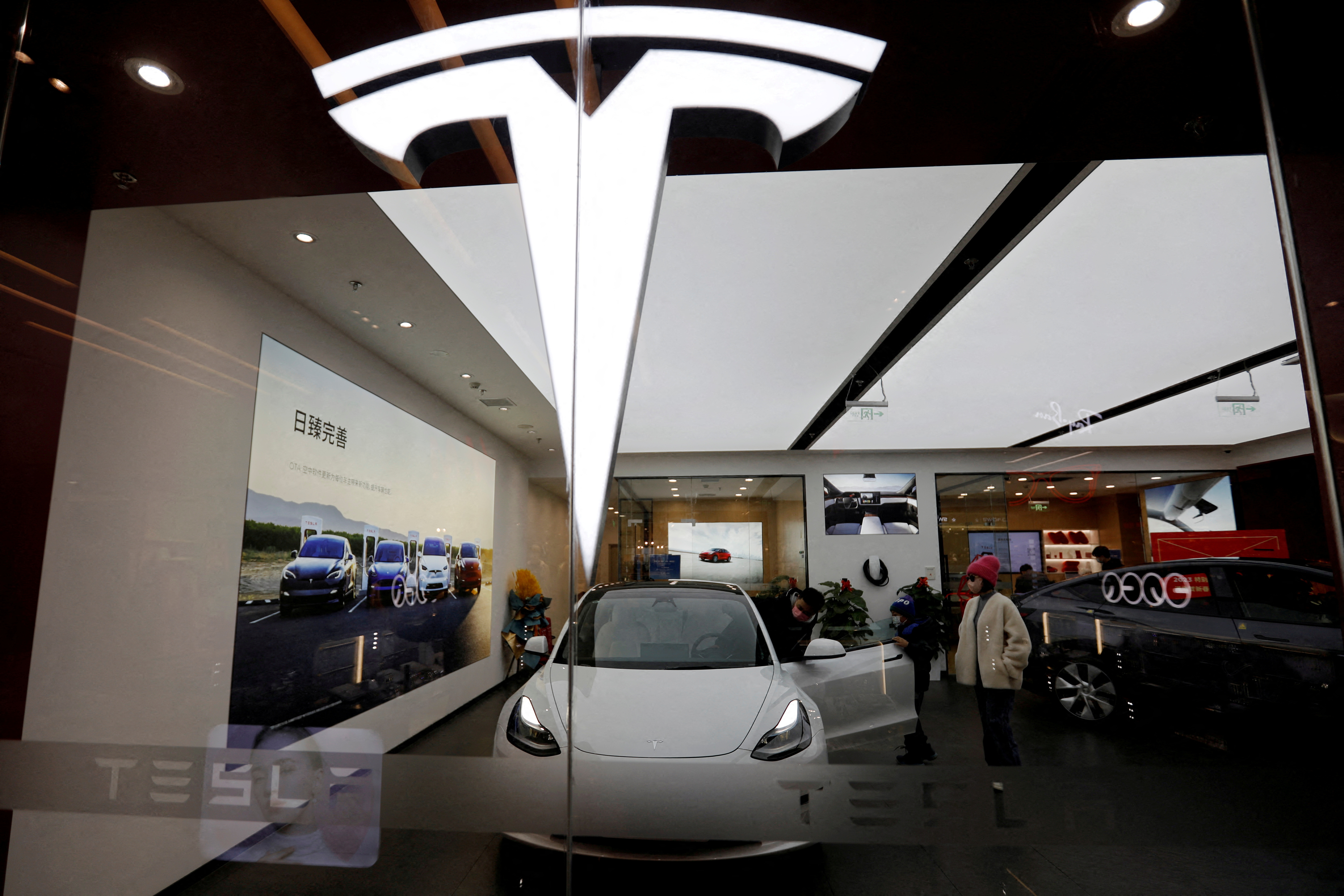 Tesla: ¿De dónde es la compañía de Elon Musk y qué autos produce?