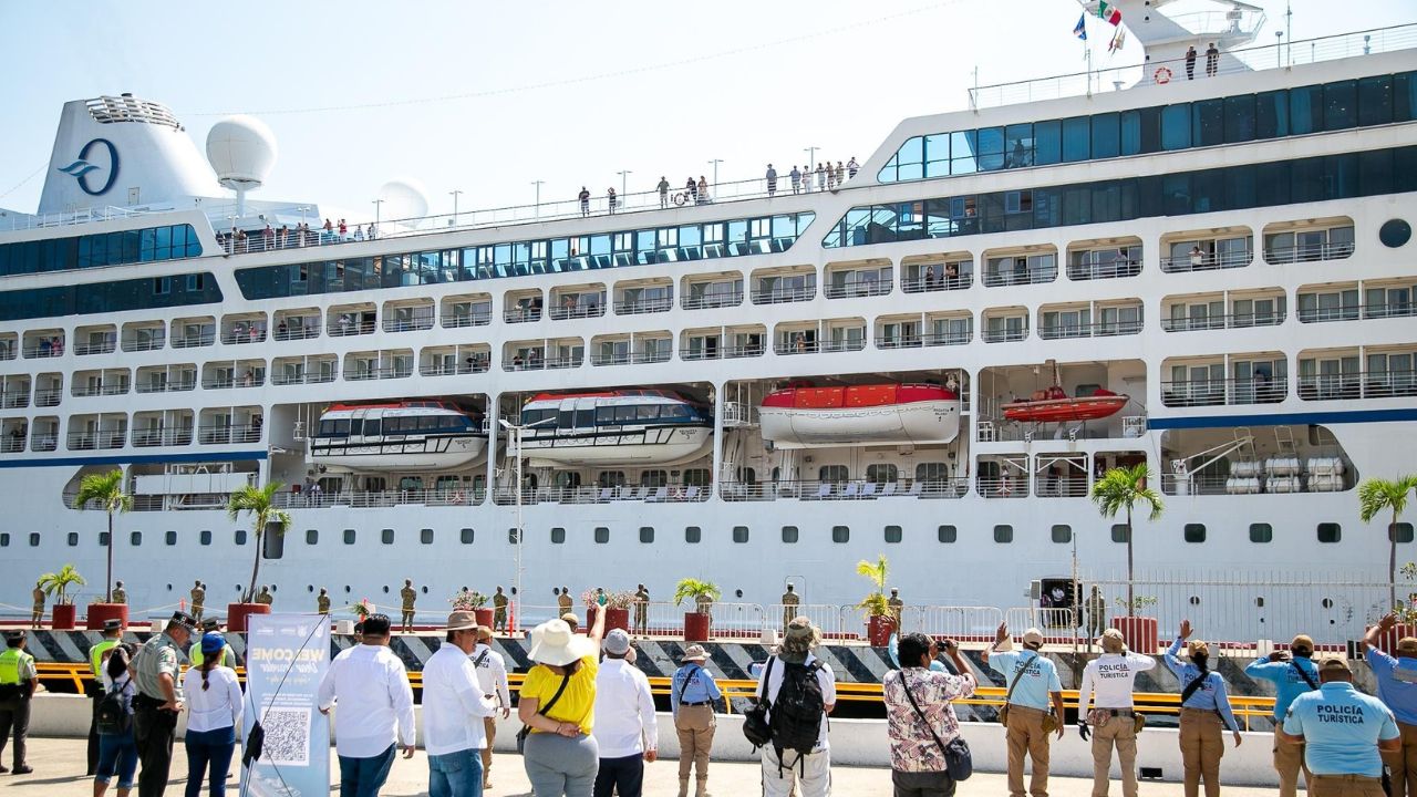 Arriba crucero MS Regatta en Acapulco hoy, 7 noviembre 2025