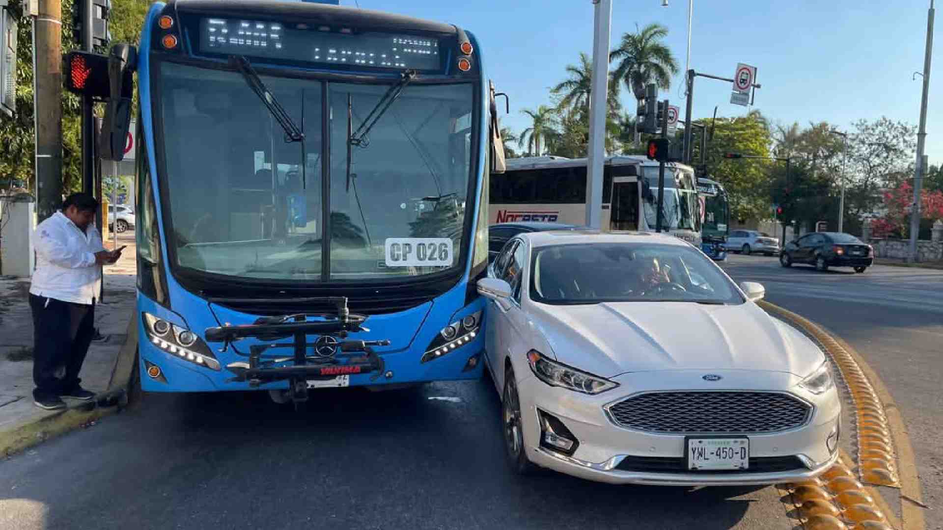 Fuerte accidente en la Alemán entre un Va y Ven y un auto deja denso ...