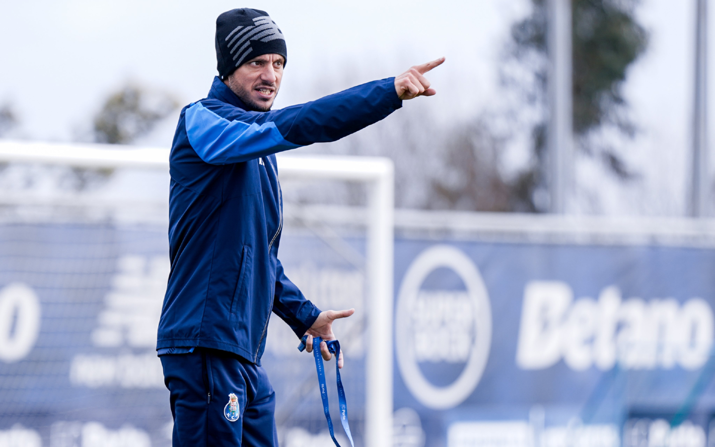 Martín Anselmi estalla contra la prensa en Portugal tras fuertes críticas