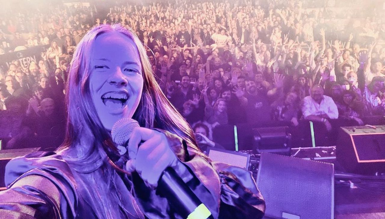 Muere a los 17 años la cantante Nell Smith; lanzaría un disco en 2025