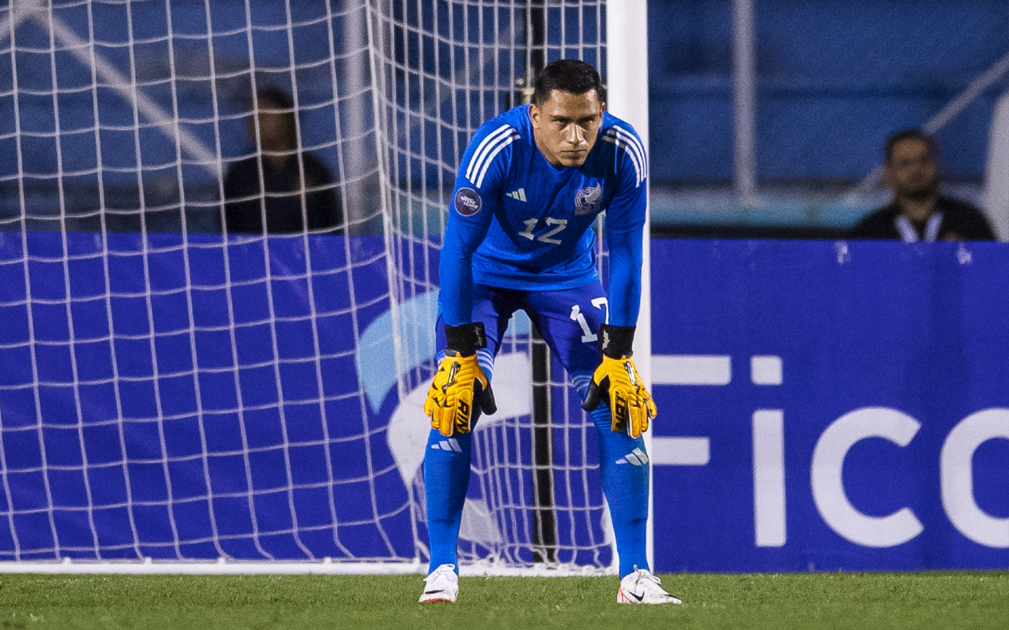 Luis García explica que tiene que pasar para que Malagón sea titular ...