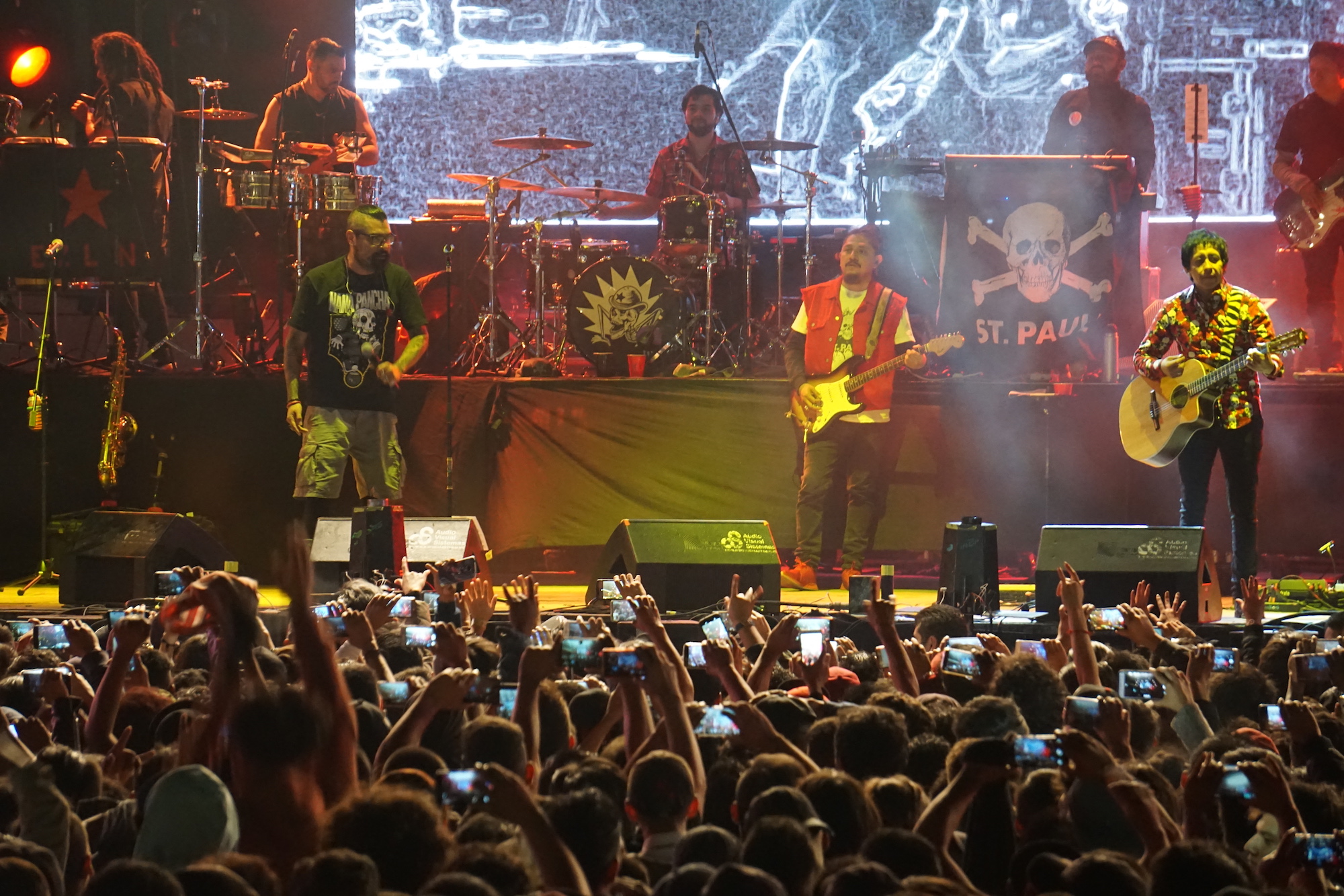 Dr. Shenka: ¿Cuál es el estado de salud del vocalista de Panteón Rococó ...