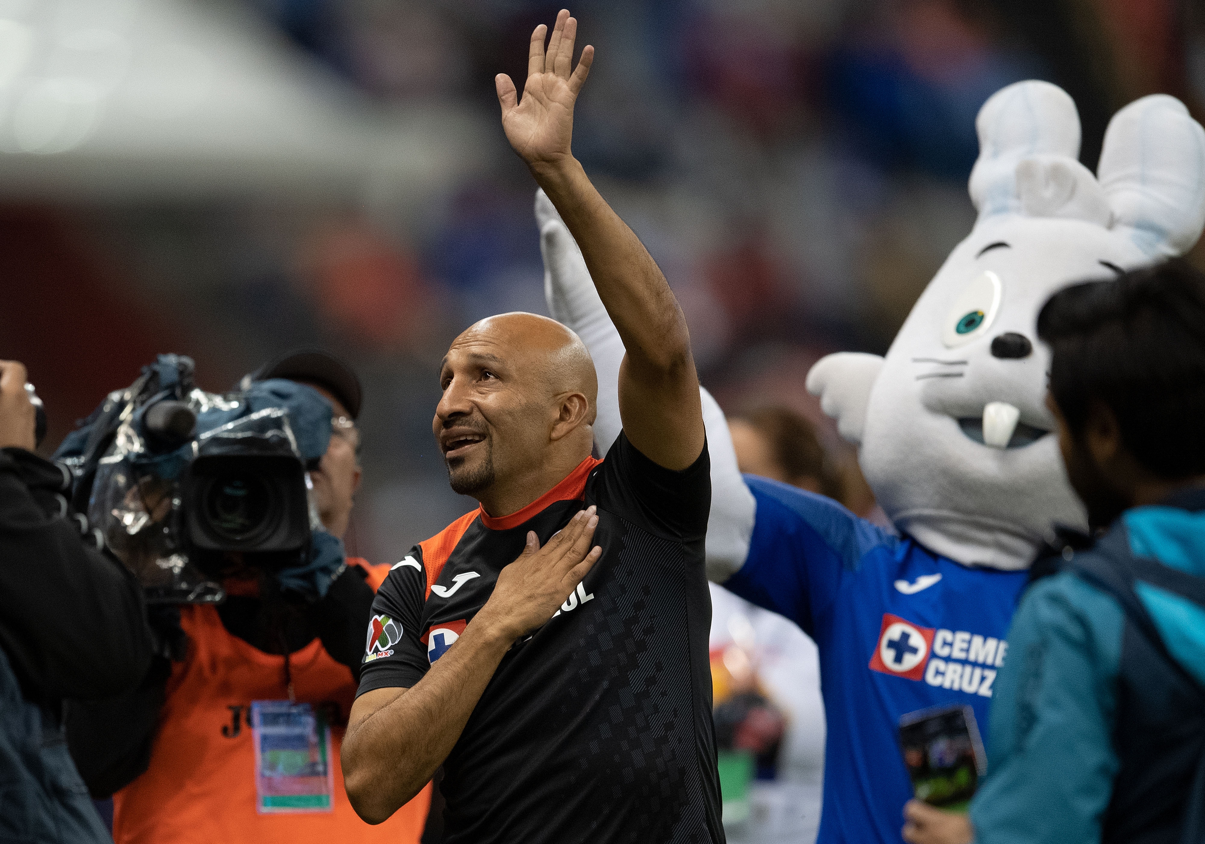 Así fue el retiro del legendario "Conejo" Pérez