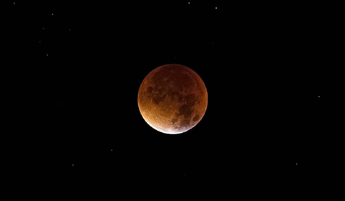 Eclipse lunar 2025 en Veracruz: ¿Cómo es y por qué la Luna se pone roja?